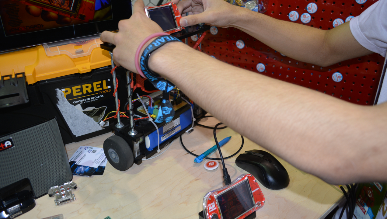Phoenard Arduino Phone As Small As An Arduino Mega Hackaday 9750