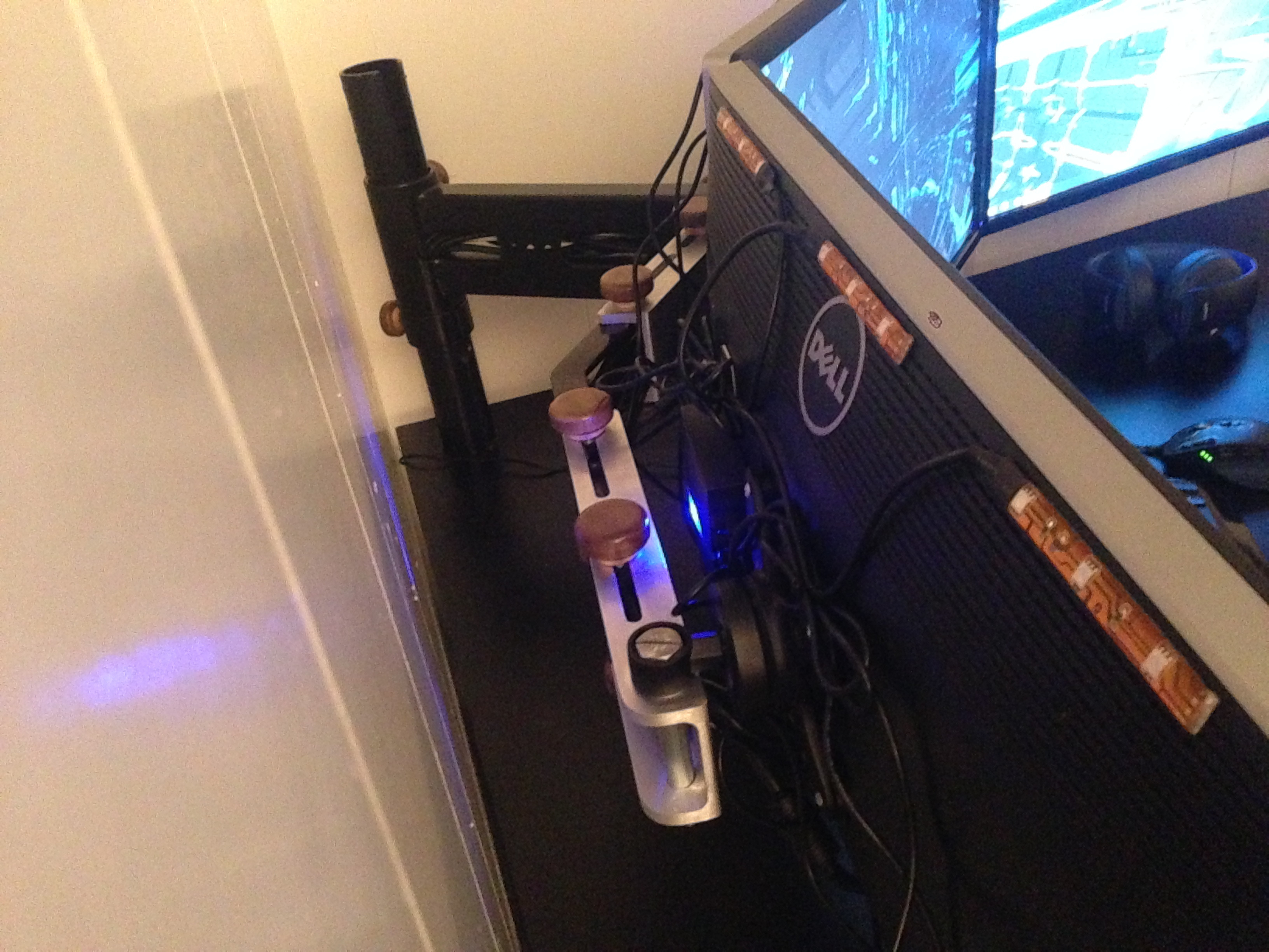 Homemade Triple Monitor Mount Looks Professionally Made | Hackaday