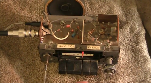 Dusty Junk-bin Downconverter Receives FM On An AM Radio | Hackaday