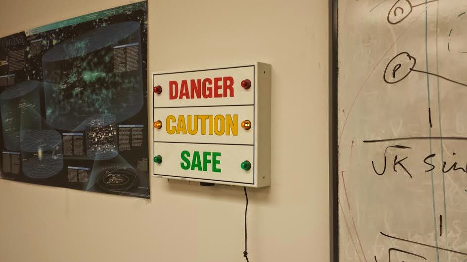 Bluetooth-Enabled Danger Sign For Lab | Hackaday