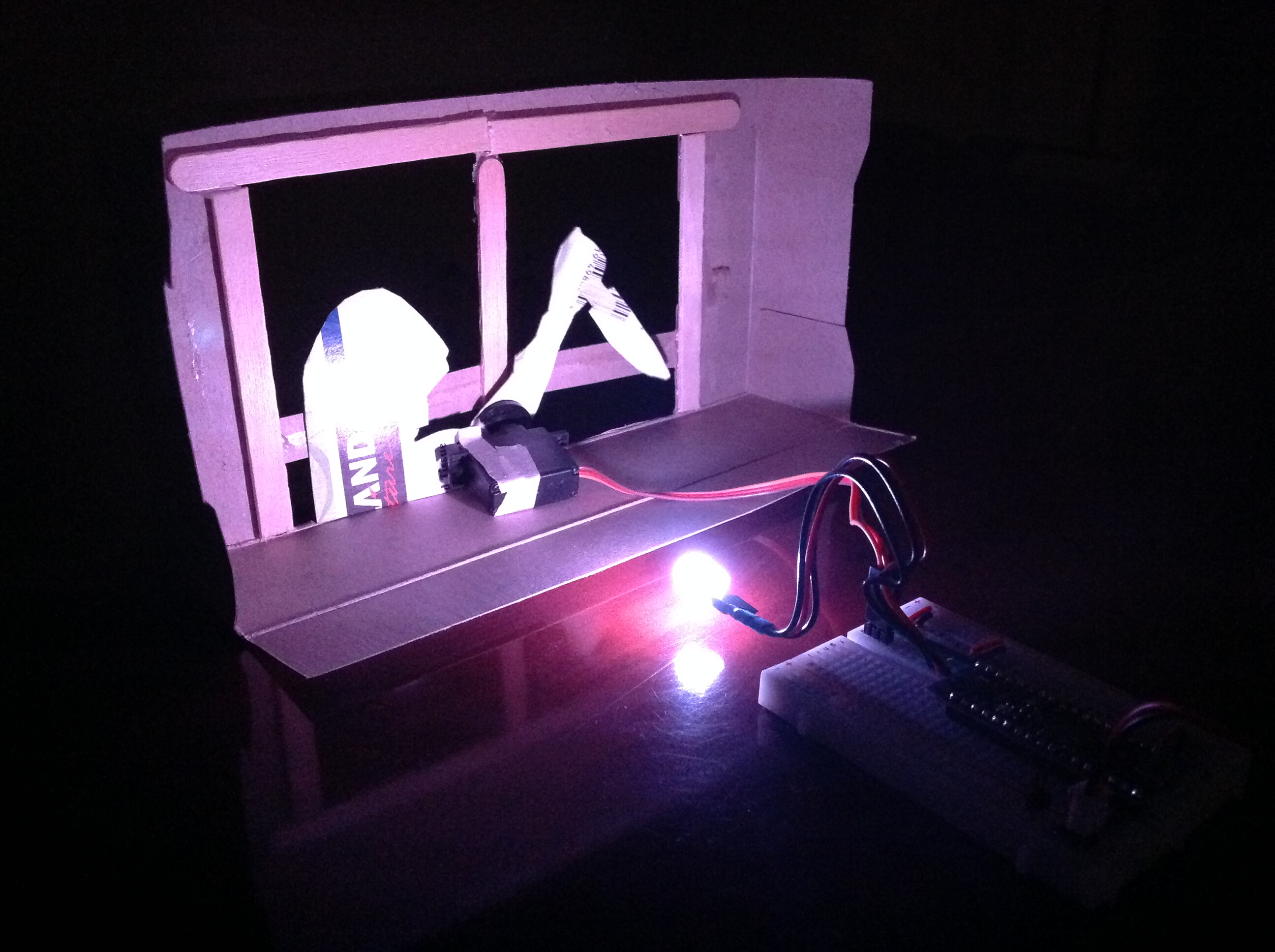 Animated Shadow Box | Hackaday