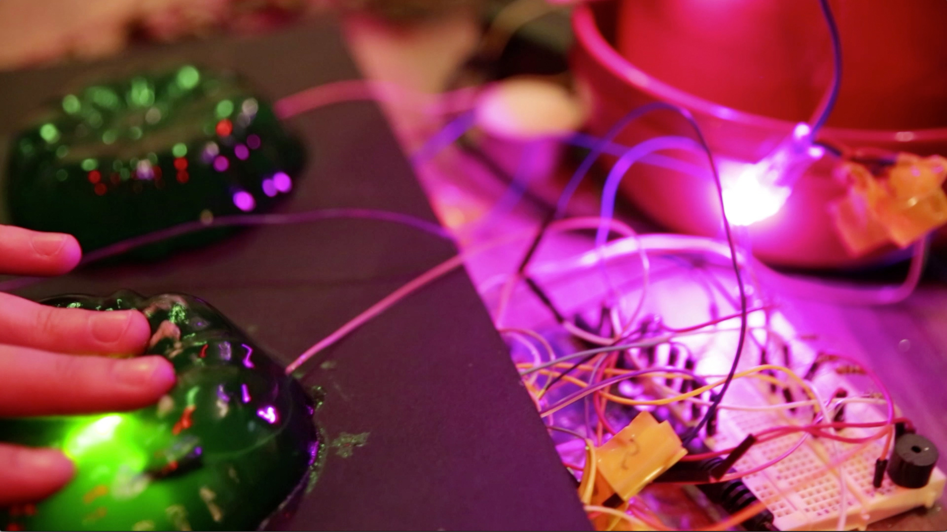 Capacitive Christmas Organ With Living Lenses Of Slappable Light | Hackaday