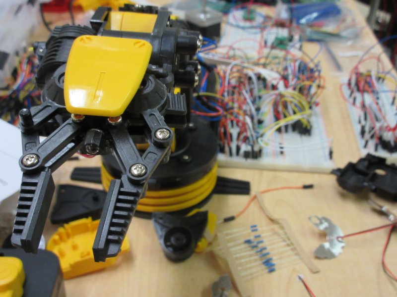 Hacklet 30 – Robot Arm Projects | Hackaday