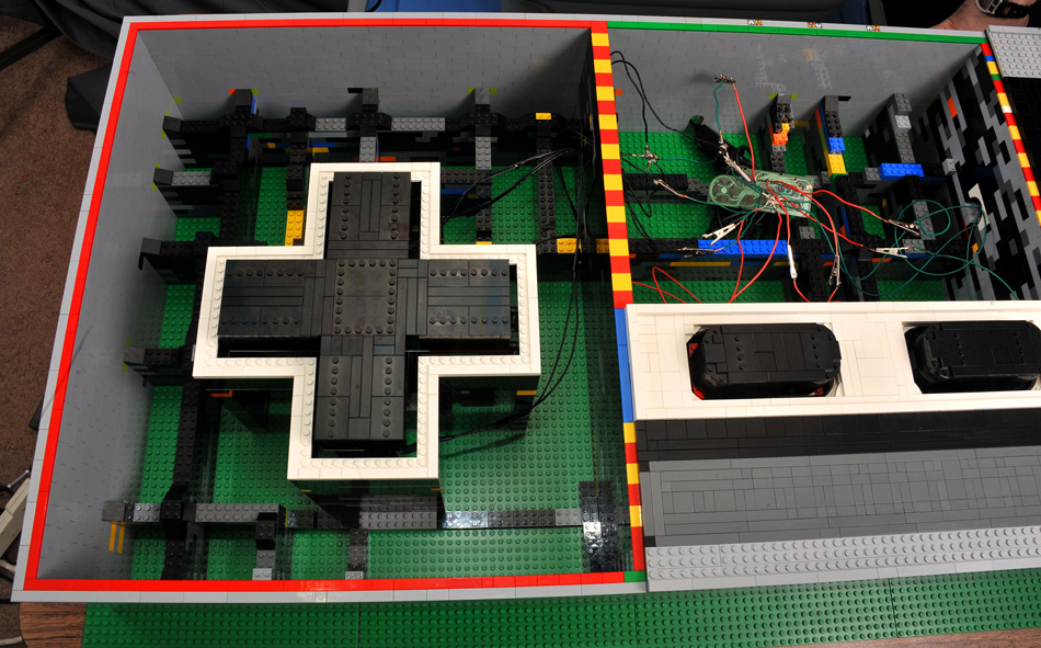 Large NES Controller Made From LEGOs | Hackaday
