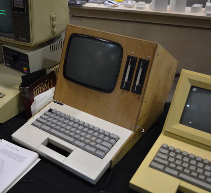 Vintage Computers At Maker Faire | Hackaday