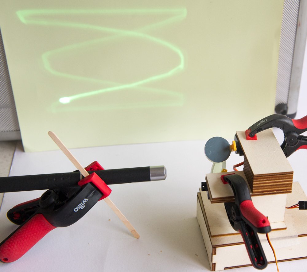 UV Laser Projector Shines With Glow-in-the-Dark Vinyl | Hackaday