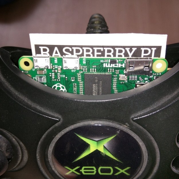 Shoving A Raspberry Pi Zero Into An Xbox Controller | Hackaday