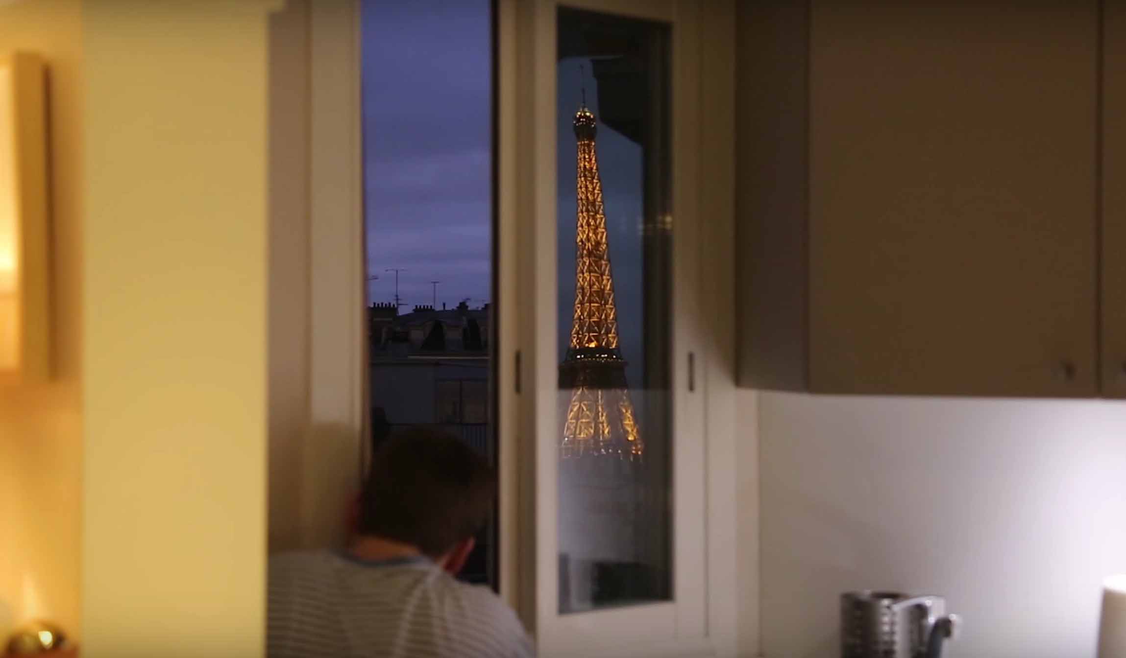 Spectacular View Of The Eiffel Tower Is All Done With Mirrors | Hackaday