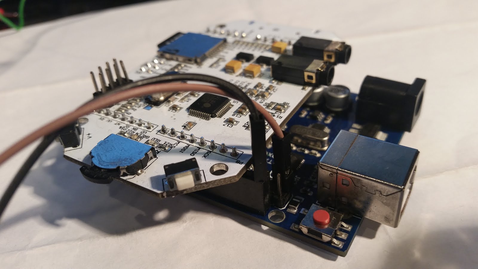 Add Seinfeld Bass Riffs To Any Doorway | Hackaday