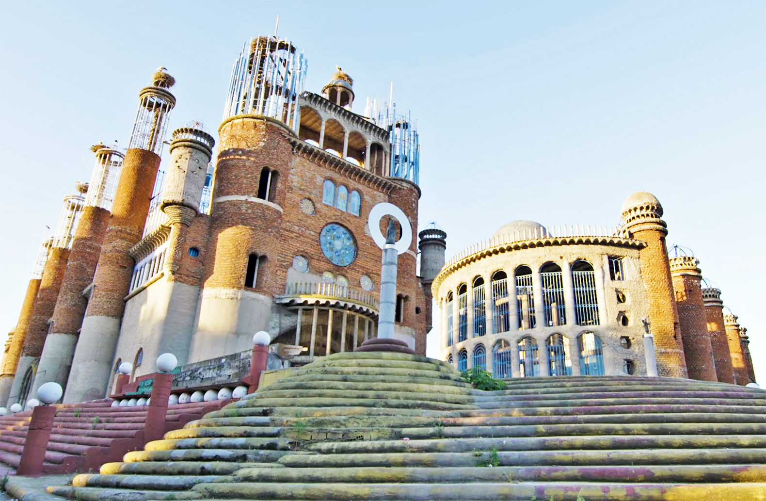 One Man Spends 53 Years And Builds A Cathedral | Hackaday