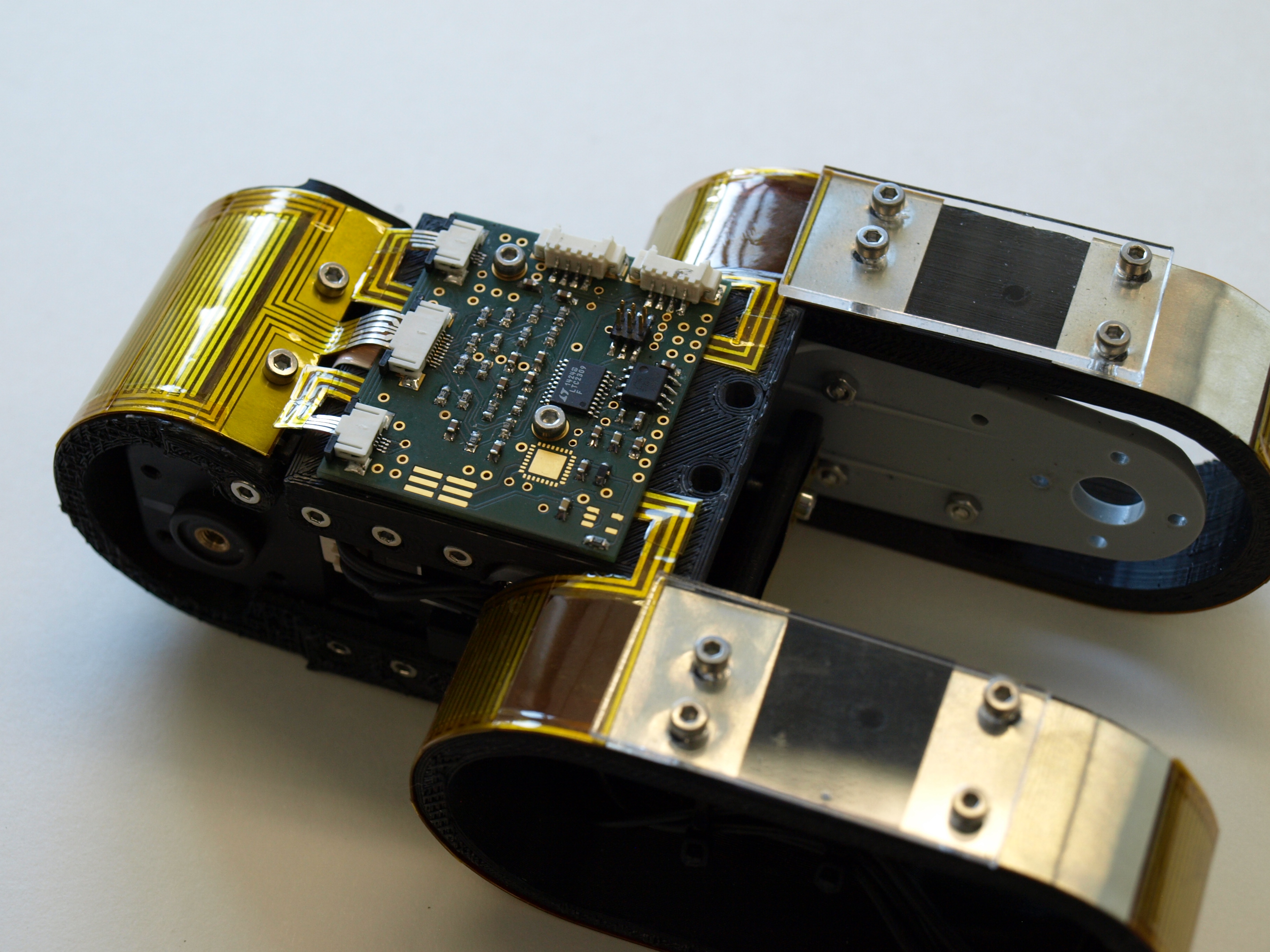 Ourobot: What Happens When A Snake Bot Swallows Its Own Tail | Hackaday