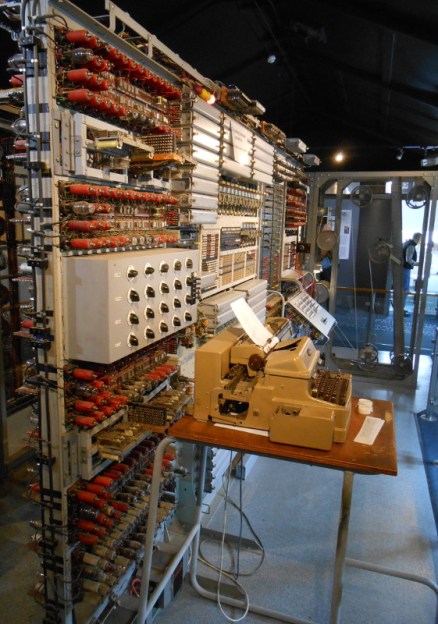 Colossus: Face To Face With The First Electronic Computer | Hackaday