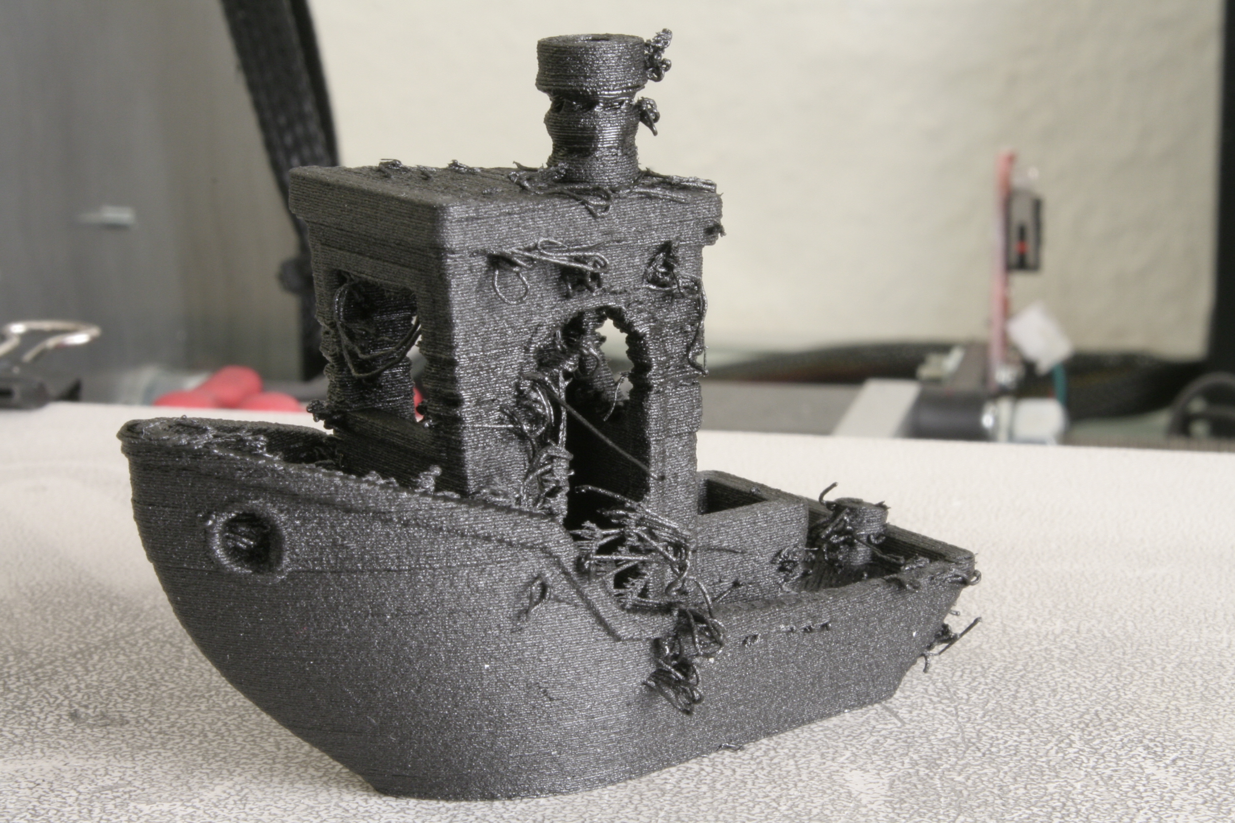 FR-colorfabb-cf-20-oozy-benchy | Hackaday