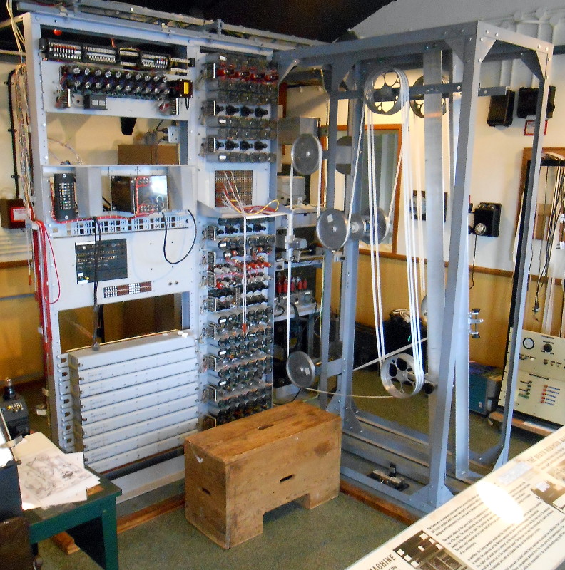 Colossus: Face To Face With The First Electronic Computer | Hackaday