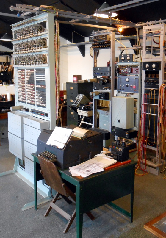 Colossus: Face To Face With The First Electronic Computer | Hackaday