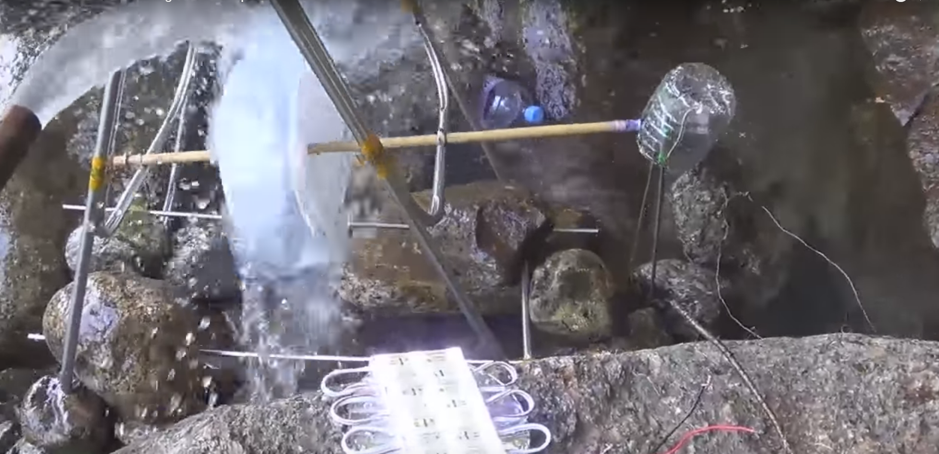 Trash-heap Water Wheel Recharges IPhone In The Woods | Hackaday