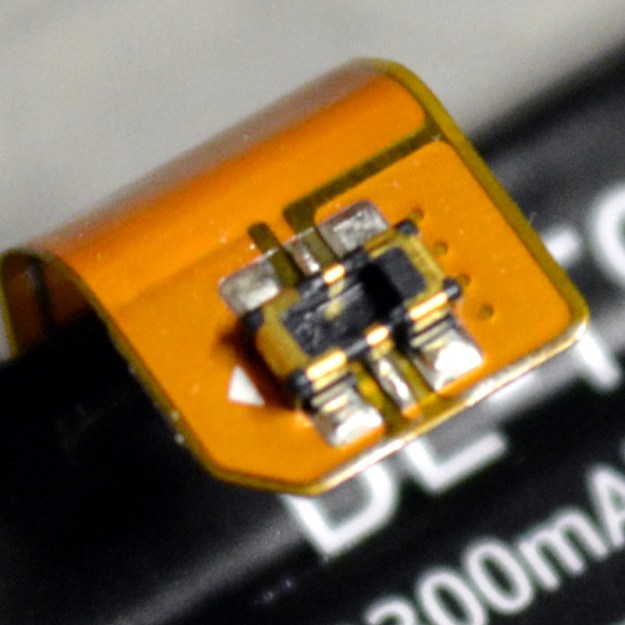 Nexus-5-battery-connector-detail | Hackaday