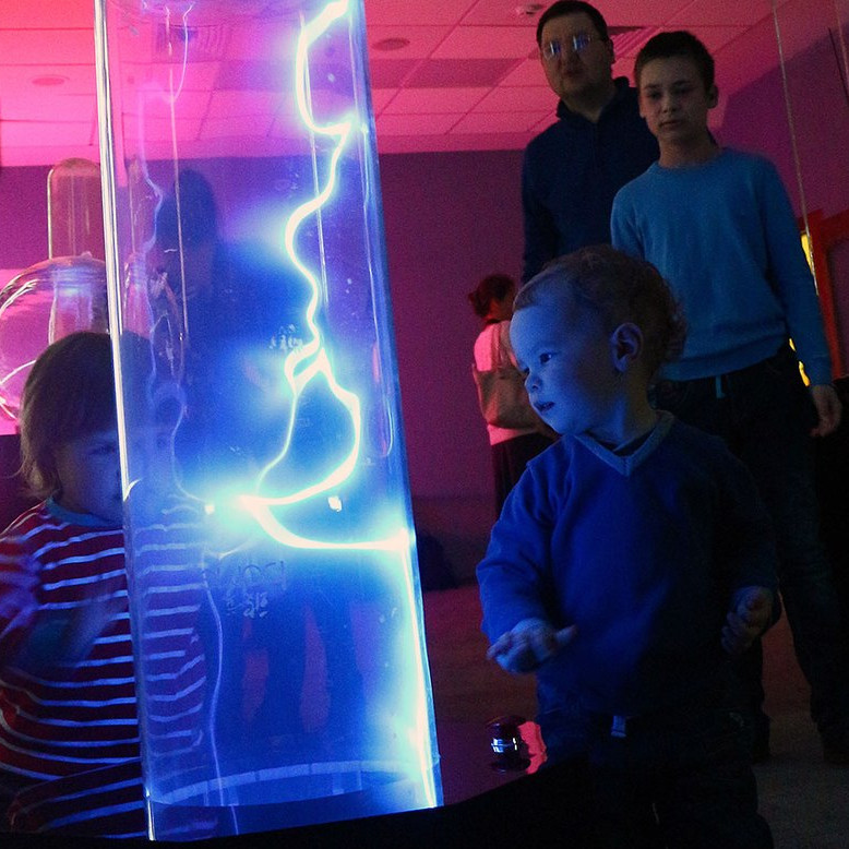 Try Not To Look At This Giant Plasma Tube | Hackaday