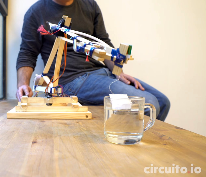 Robot Arm From Recyclables | Hackaday