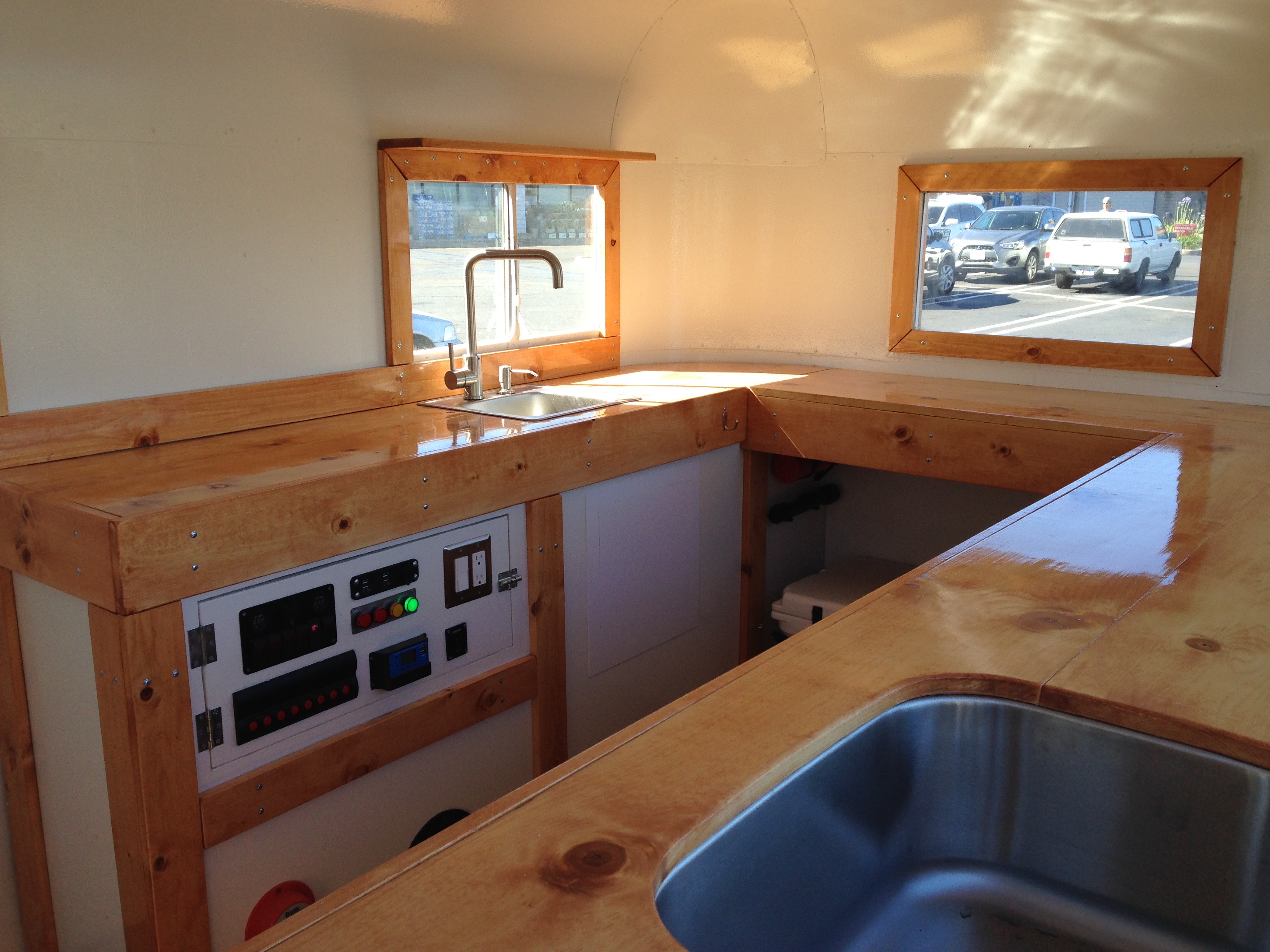 A Mobile Bar In A Trailer! | Hackaday