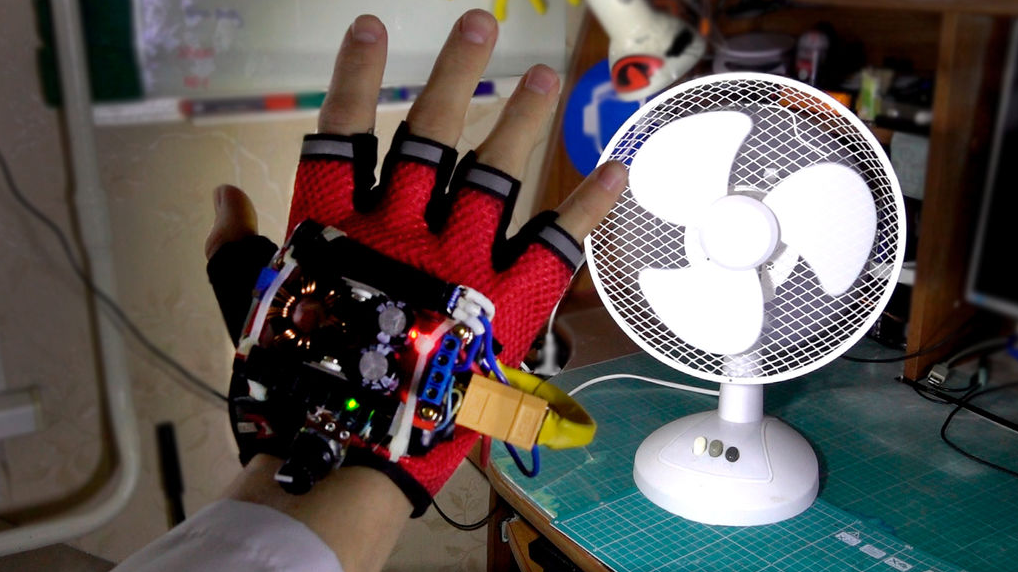 Stop Motion With The Time Glove | Hackaday