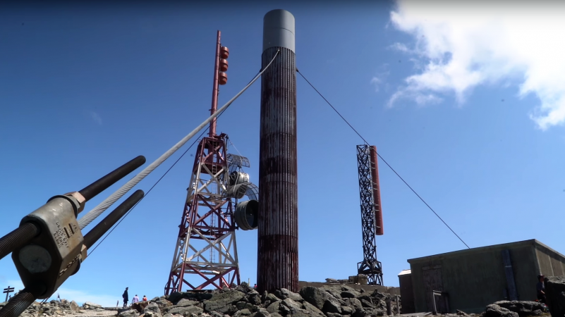 Behind The Scenes At A Pair Of Cell Sites | Hackaday