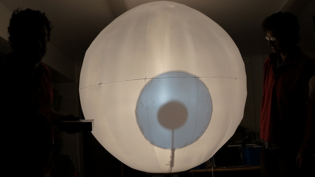 Behold The Giant Eye’s Orrery-Like Iris And Pupil Mechanism | Hackaday