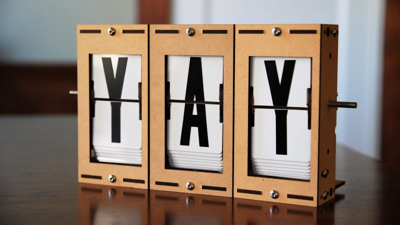 Easy, Modular Alphanumeric Displays Are Full Of Flappy Goodness | Hackaday