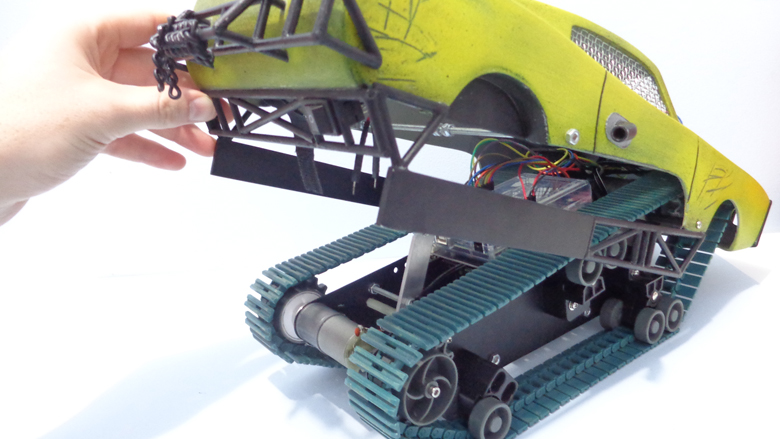Glorious Body Of Tracked ‘Mad Mech’ Started As Cardboard | Hackaday