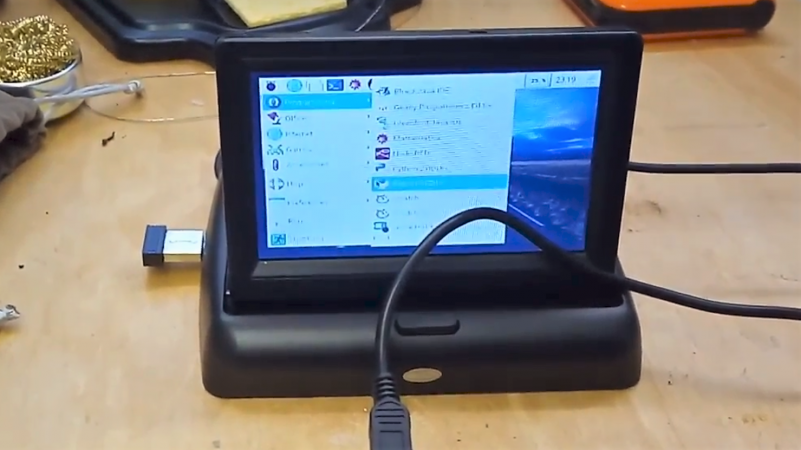 Pocket-Sized Workstation Sports Pi Zero, Pop-Up Screen | Hackaday
