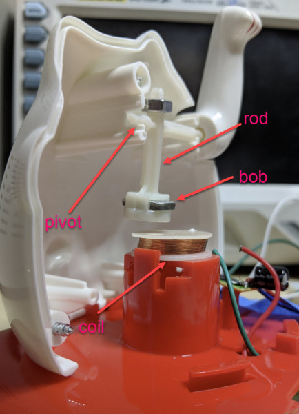 An Electromagnet Brings Harmony To This Waving Cat | Hackaday