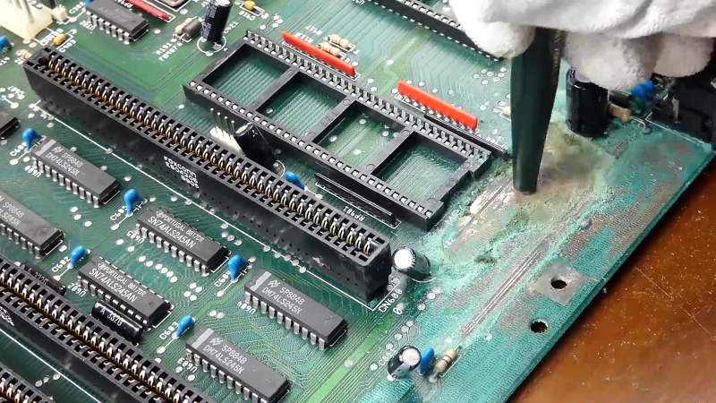 Amiga Repairs Put One Tough Little Machine Back In Service | Hackaday