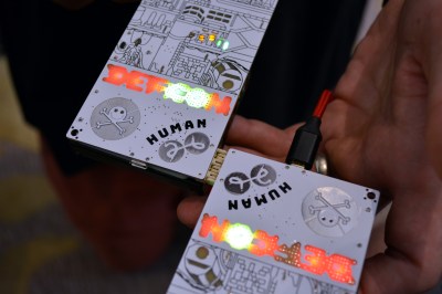 First Look At DEF CON 26 Official Badge | Hackaday