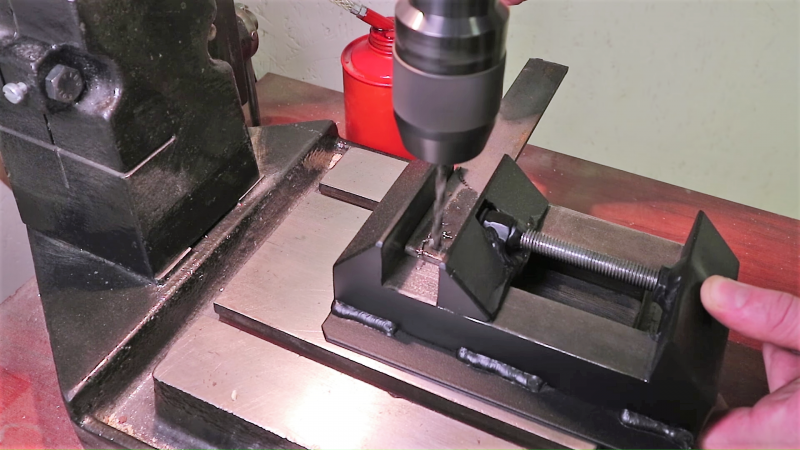 A Scratch-Built Drill Press Vise From Scrap | Hackaday