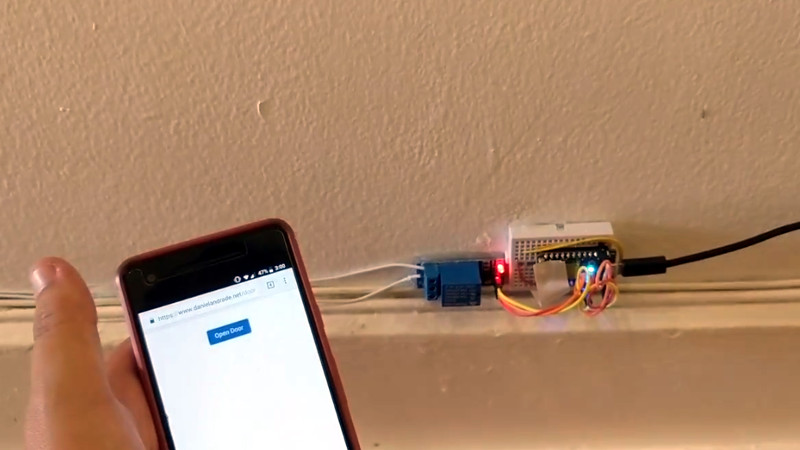 Photon Door Lock Swaps Keys For A POST Request | Hackaday