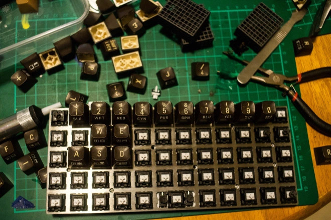C64 Keyboard Helps Keep The Memory Alive | Hackaday