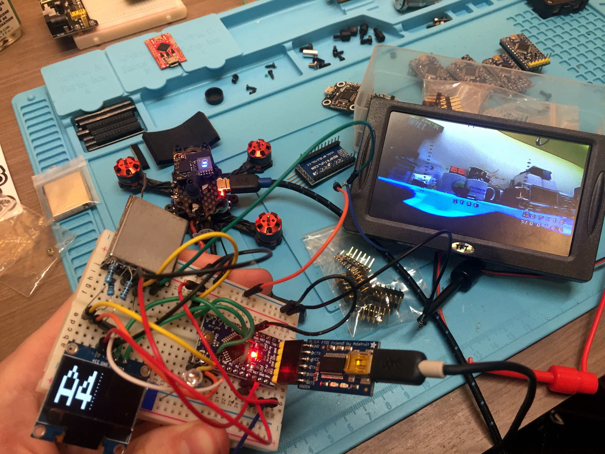 A Custom Built FPV Monitor To Keep The Fans Happy | Hackaday