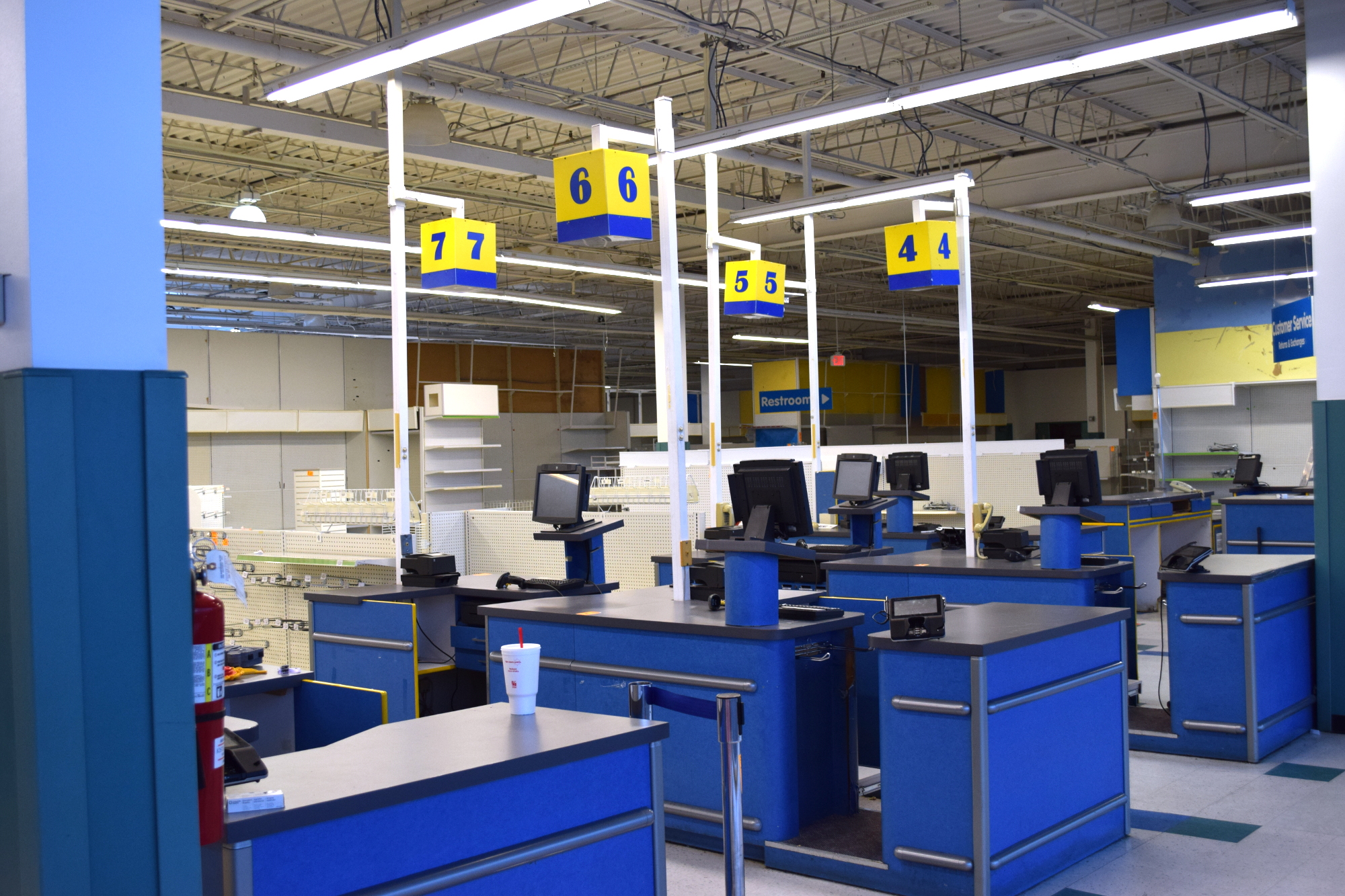 Exploring An Abandoned Toys “R” Us | Hackaday