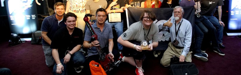 Dexter-team-accepting-hackaday-prize-trophy-blogview | Hackaday