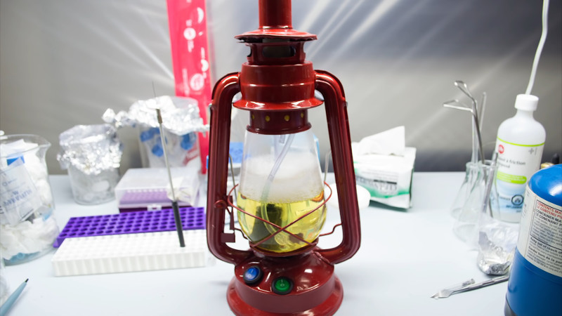This Kerosene Lantern Becomes A Compact Bioreactor | Hackaday
