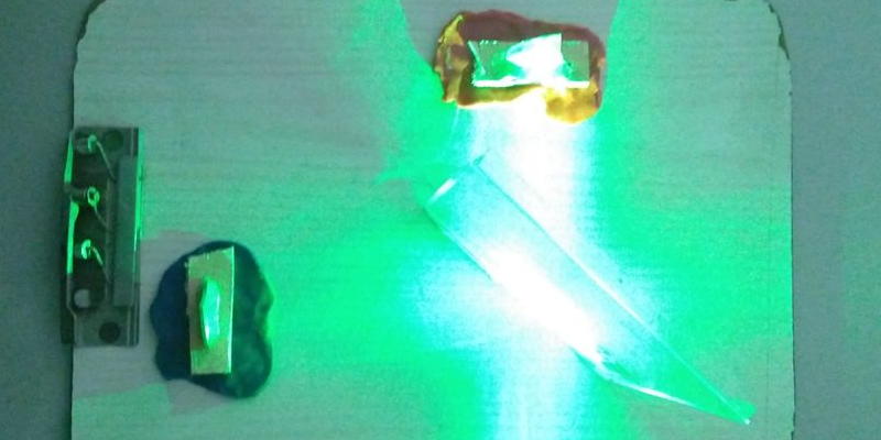 Play Dough Simplifies Interferometer Build | Hackaday