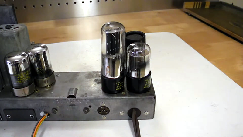 1940s Portable Radio Is A Suitcase | Hackaday