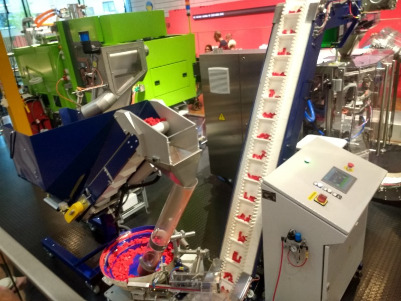 Legohouse-productionline-sorting | Hackaday