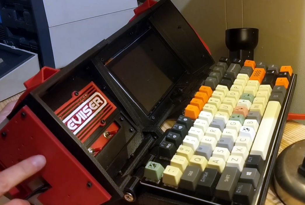 A Luggable Computer For The Raspberry Pi Era | Hackaday