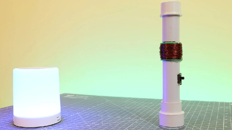 Emergency Torch Runs Without Batteries | Hackaday