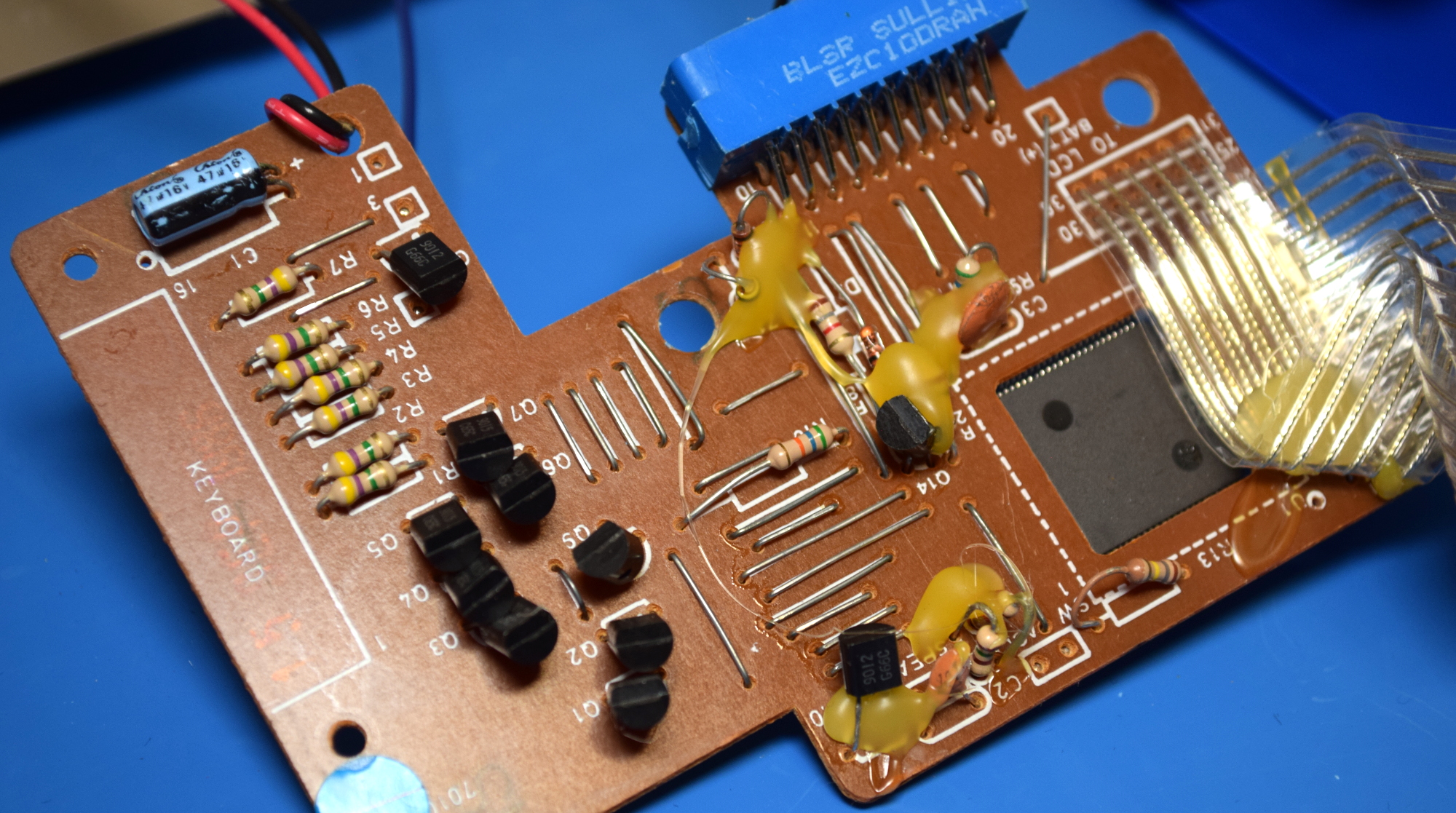 Teardown: VTech Whiz Kid Luggable Computer | Hackaday