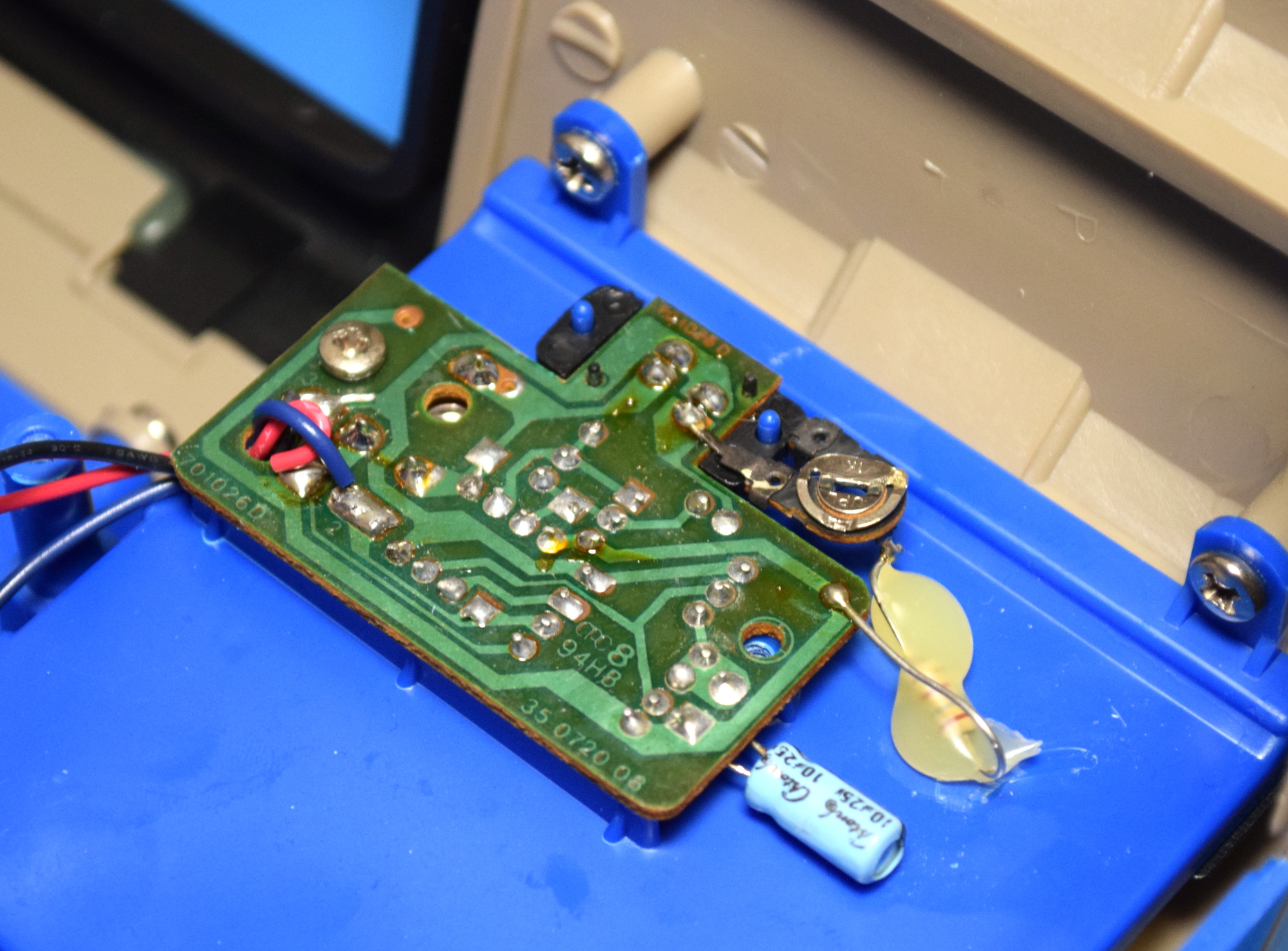 Teardown: VTech Whiz Kid Luggable Computer | Hackaday