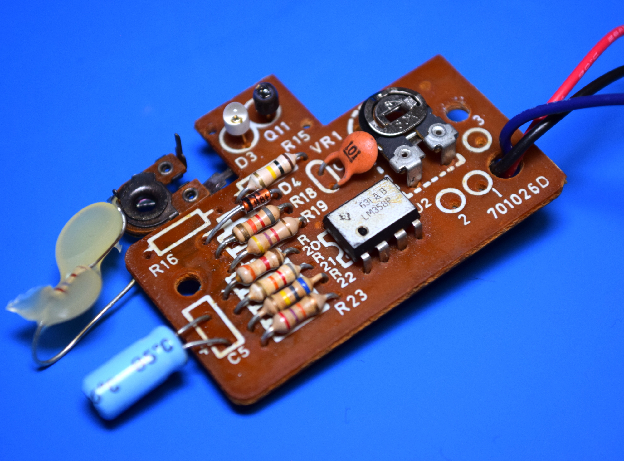 Teardown: VTech Whiz Kid Luggable Computer | Hackaday