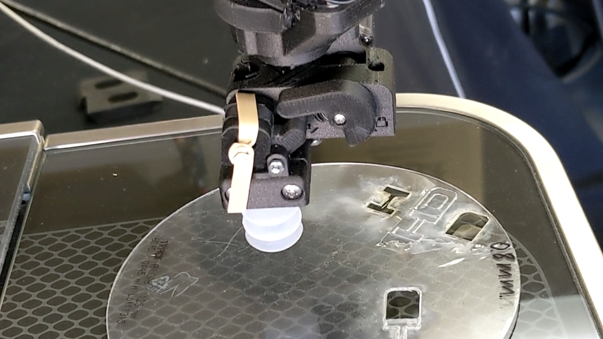 Clever Suction For Robot Arm Automates Face Shield Production | Hackaday