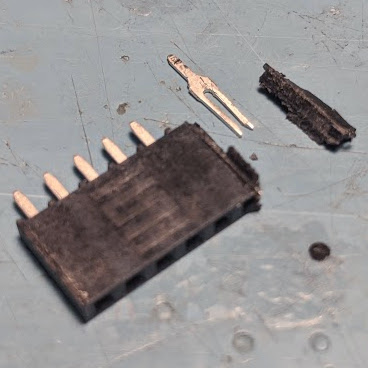 External Battery Mod For Action Camera Does It Non-destructively | Hackaday